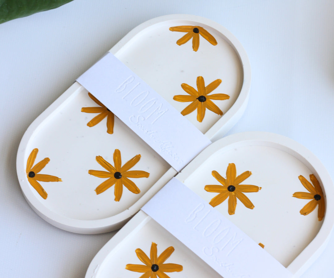 Painted Daisy Oval Trays – The Fat Whale Gifts & Decor